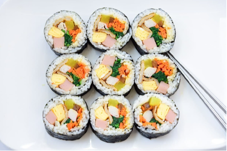 Coreia é Aqui: Vem Provar um Kimbap, o Sushi Coreano – Hollywood é aqui